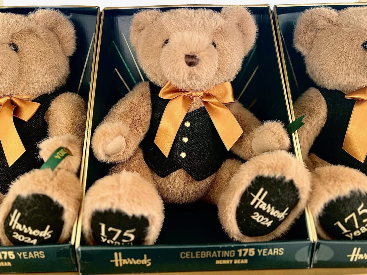 The Famous Harrods Teddy Bears | Plate & Place